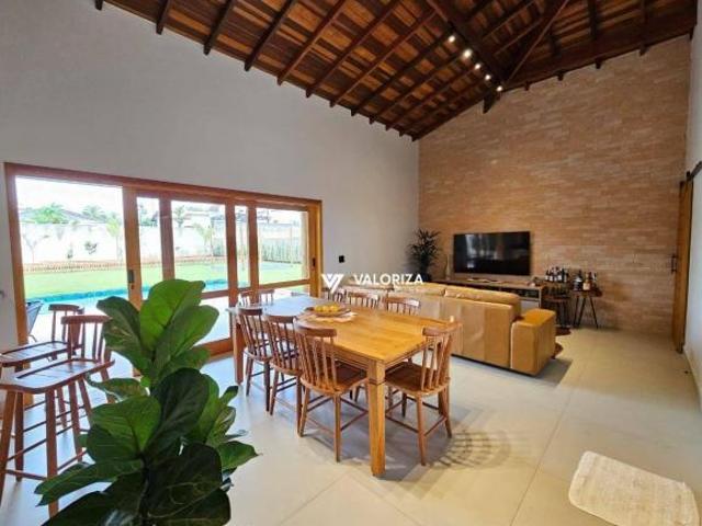 Casa com 3 quartos, sendo 1 suíte à venda, 212 m² por R$ 1.250.000 Condomínio Village Serra Araç