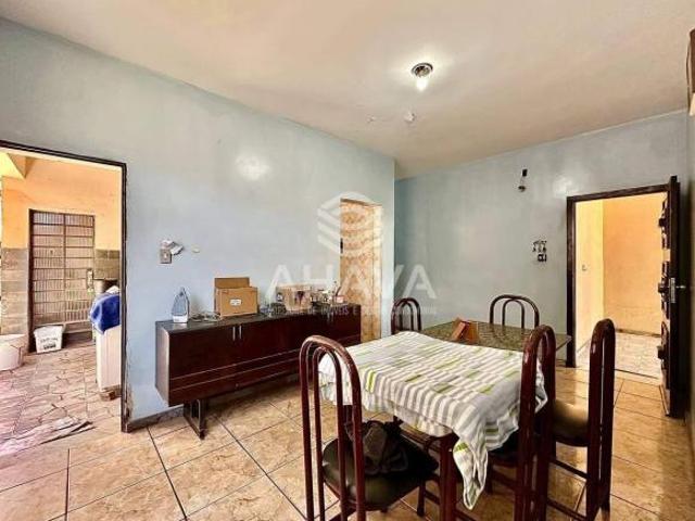 Casa com 3 Quartos sendo 1 suíte à Venda 360m² Santa Mônica