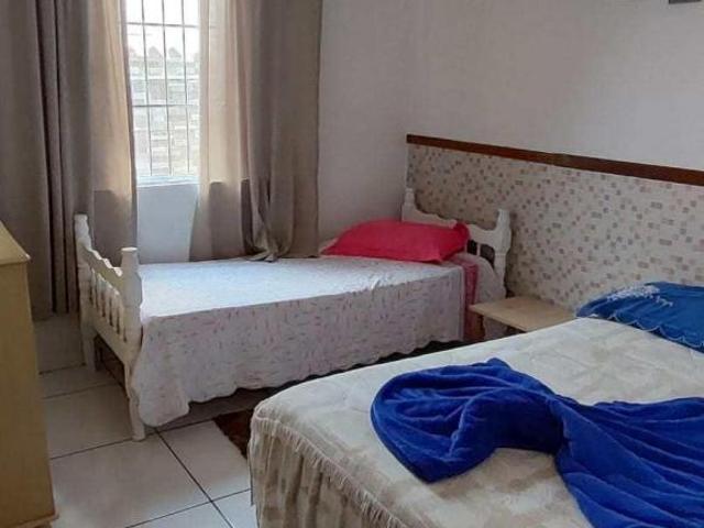 Casa com 3 quartos sendo 1 suíte a 80m da praia