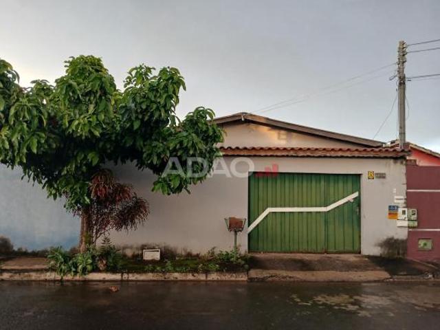 Casa com 3 quartos sendo 1 suíte Casa de Rua com 3 Quarto s por R$ 400000.00 no setor Parque Athen