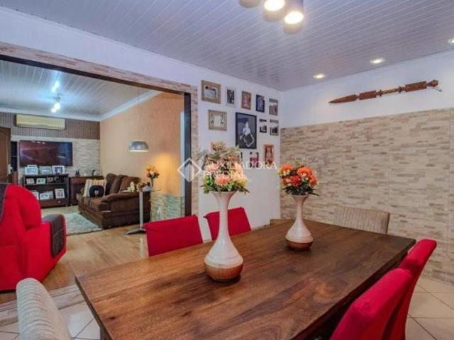 Casa com 3 quartos sendo 1 suíte, com 3 vagas e 170m², no Bairro Passo das Pedras Porto Alegre/RS