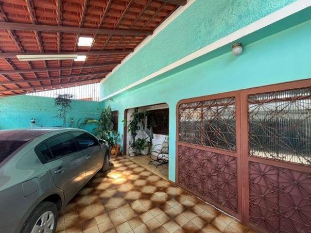 CASA COM 3 QUARTOS SENDO 1 SUÍTE, COM 1 CASA NOS FUNDOS
