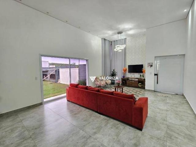 Casa com 3 quartos, sendo 1 suíte com closet à venda, 255 m² por R$ 1.350.000 Condomínio Village I
