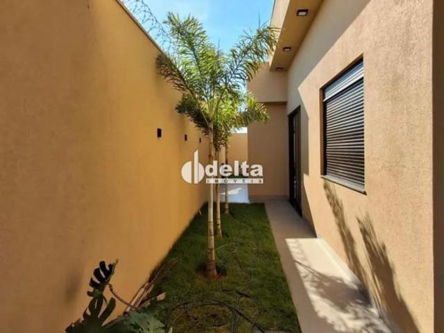 Casa com 3 quartos sendo 1 suite com closet disponível para venda no bairro Novo Mundo em Uberlândia