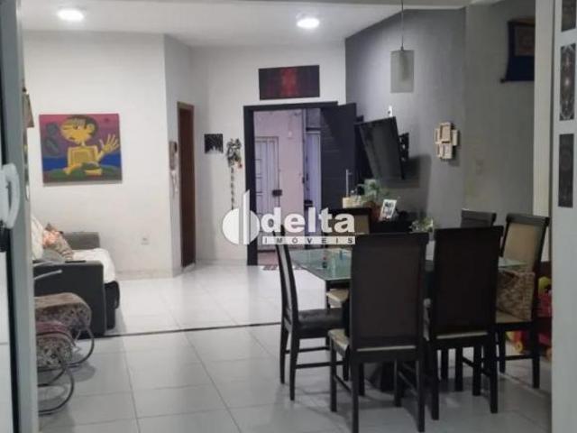 Casa com 3 quartos sendo 1 suite com sacada disponível para venda no bairro Nova Uberlândia em Uberl
