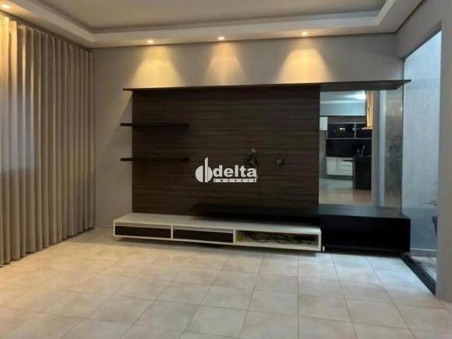 Casa com 3 quartos sendo 1 suíte disponível para locação no bairro Alto Umuarama em Uberlândia MG