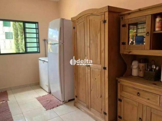 Casa com 3 quartos sendo 1 suíte disponível para Venda no Bairro Novo Mundo em Uberlândia MG