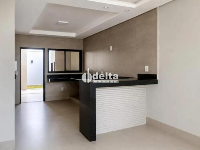 Casa com 3 quartos sendo 1 suíte disponível para venda no bairro Novo Mundo em Uberlândia MG