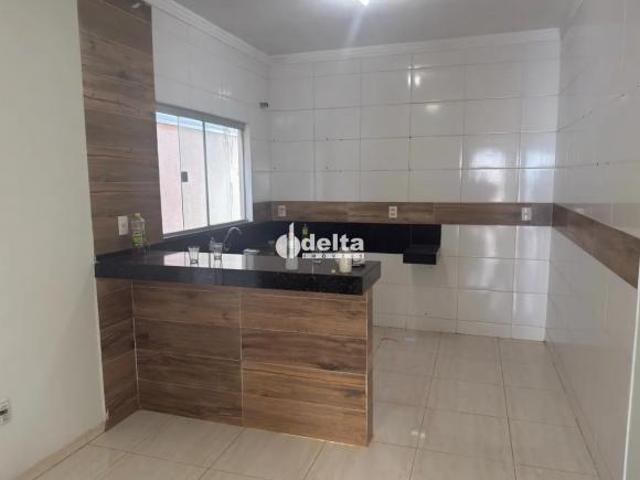 Casa com 3 quartos sendo 1 suíte disponível para venda no bairro Novo Mundo em Uberlândia MG