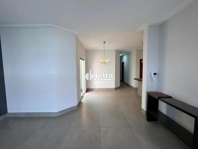 Casa com 3 quartos sendo 1 suíte disponível para venda no bairro Nova Uberlândia em Uberlândia MG