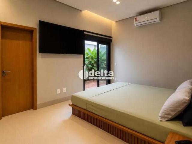 Casa com 3 quartos sendo 1 suíte disponível para venda no bairro Grand Ville em Uberlândia MG