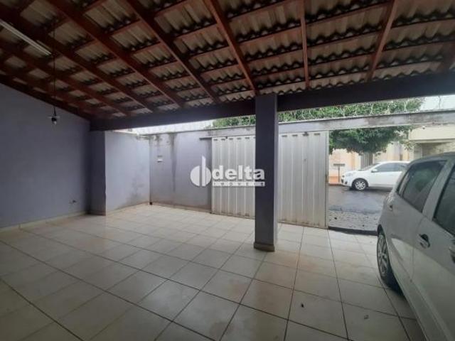 Casa com 3 quartos sendo 1 suite disponível para venda no bairro Jardim Brasília em Uberlândia MG