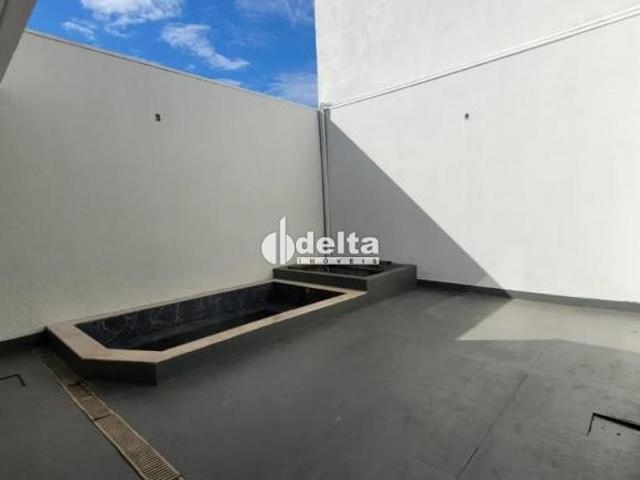 Casa com 3 quartos sendo 1 suíte disponível para venda no bairro Jardim Europa em Uberlândia MG
