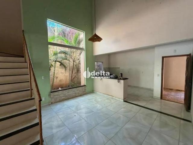 Casa com 3 quartos sendo 1 suíte disponível para venda no bairro Jardim Inconfidência em Uberlândia
