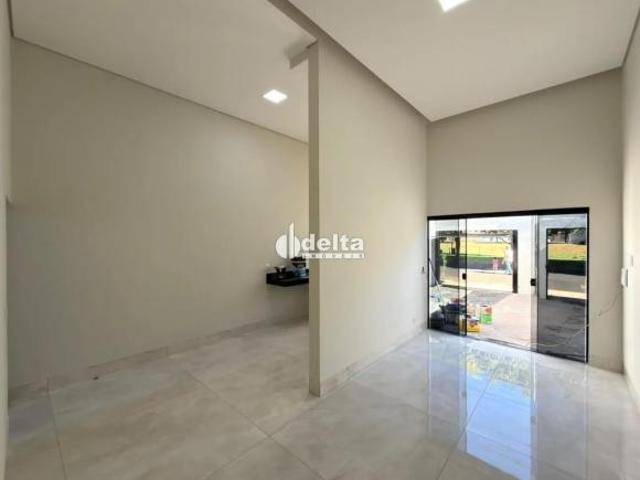 Casa com 3 quartos sendo 1 suíte disponível para venda no bairro Laranjeiras em Uberlândia MG