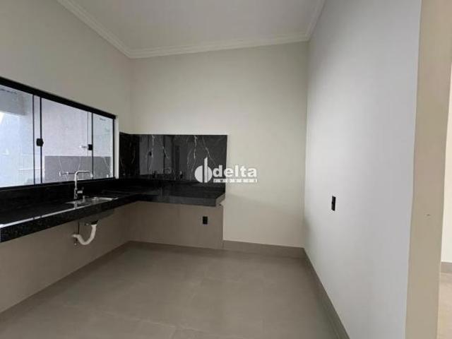 Casa com 3 quartos sendo 1 suíte disponível para venda no bairro Laranjeiras em Uberlândia MG