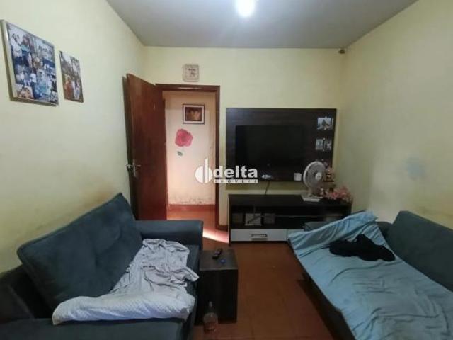 Casa com 3 quartos sendo 1 suíte disponível para venda no bairro Pacaembu em Uberlândia MG