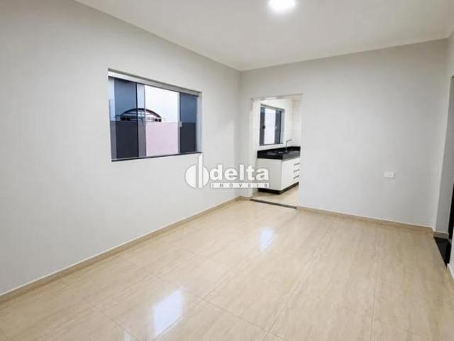 Casa com 3 quartos sendo 1 suíte disponível para venda no bairro Tubalina em Uberlândia MG