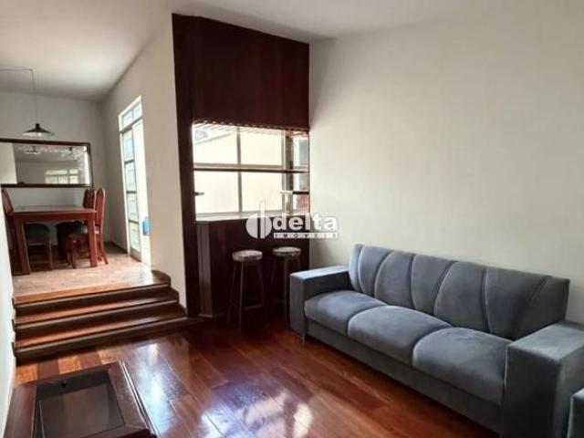 Casa com 3 quartos sendo 1 suíte disponível para venda no bairro Vigilato Pereira em Uberlândia MG