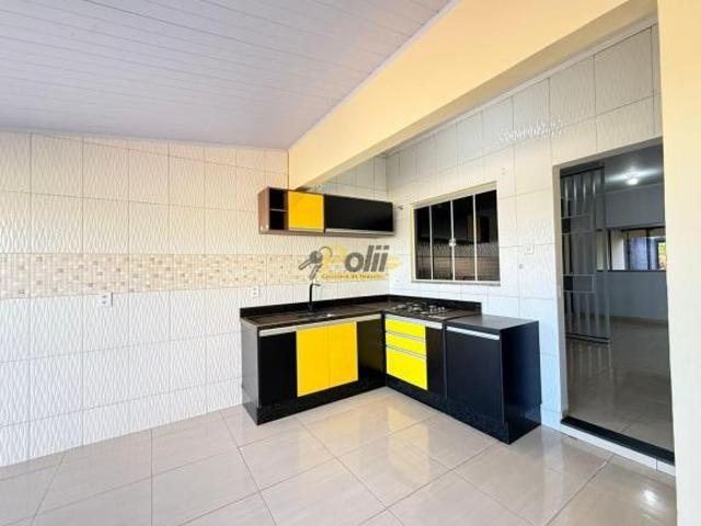 casa com 3 quartos sendo 1 suíte e piscina