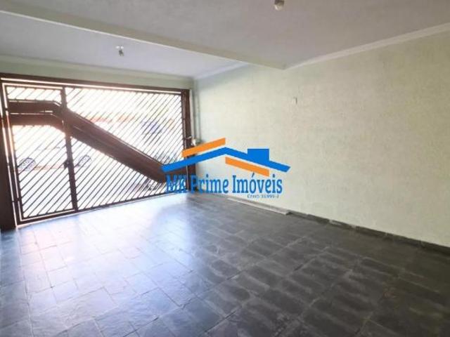 Casa com 3 quartos sendo 1 suíte e 2 vagas de garagem