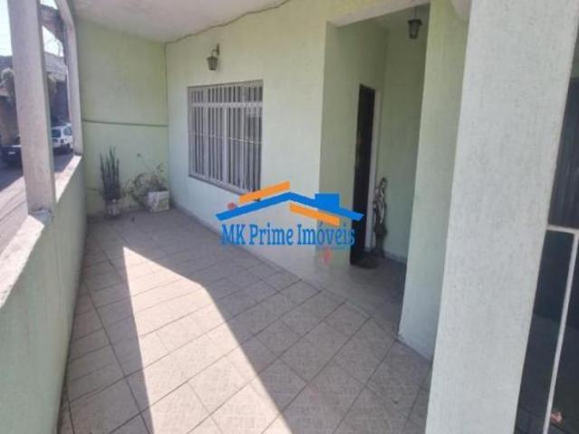 Casa com 3 quartos sendo 1 suíte e 2 vagas de garagem