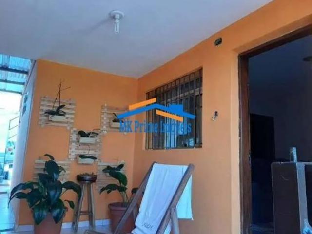 Casa com 3 quartos sendo 1 suíte e 2 vagas de garagem