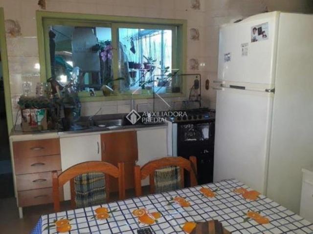 Casa com 3 quartos, sendo 1 suíte em Canoas