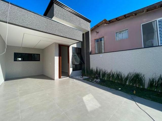 Casa com 3 quartos, sendo 1 suíte, garagem para até 3 carros, quintal, próxima ao Portal de São José