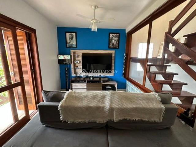 Casa com 3 quartos sendo 1 suíte master e piscina no bairro Ponta Grossa