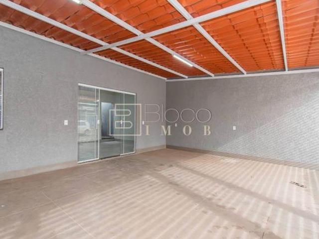 Casa com 3 quartos sendo 1 suíte na QR 110 de Samambaia com fino acabamento