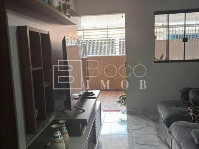 Casa com 3 quartos sendo 1 suíte na Quadra 802 do Recanto das Emas
