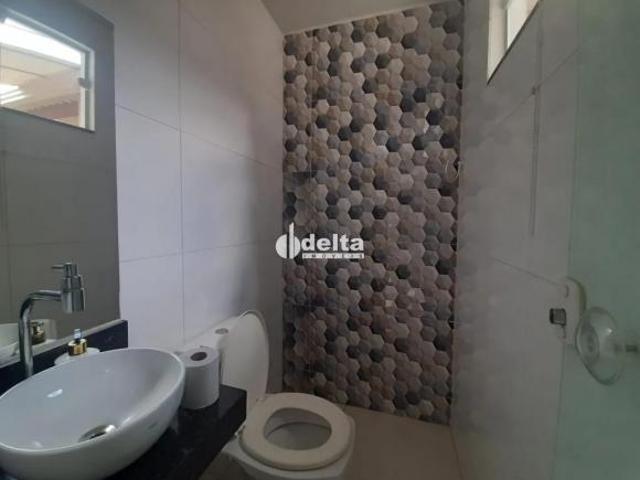 Casa com 3 quartos sendo 1 suíte para venda no Bairro Santa Luzia em Uberlândia MG