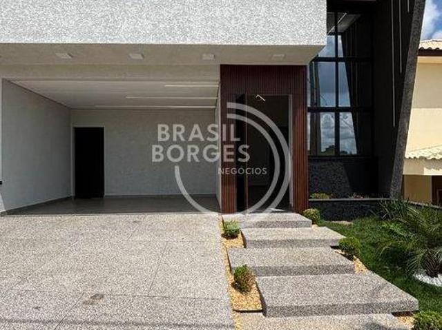 Casa com 3 quartos sendo 1 suite, piscina e energia solar no Reserva Ipanema
