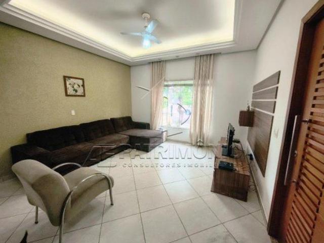 CASA COM 3 QUARTOS SENDO 1 SUITE PORTOBELLO