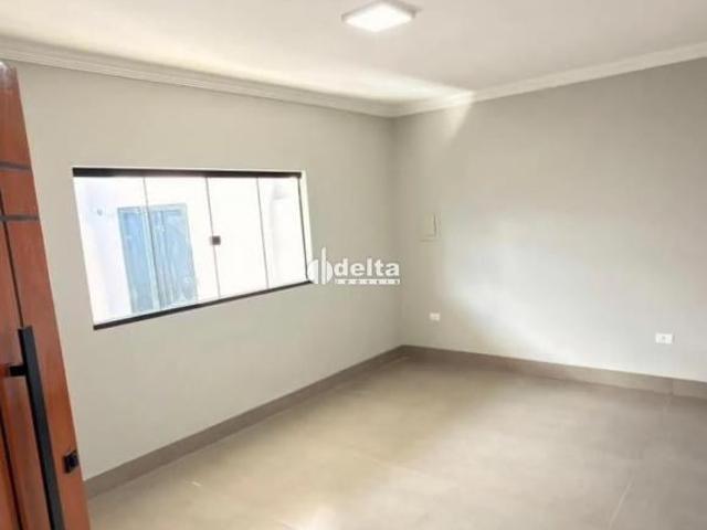 Casa com 3 quartos sendo 2 suíte disponível para venda no bairro Jardim Patrícia em Uberlândia MG
