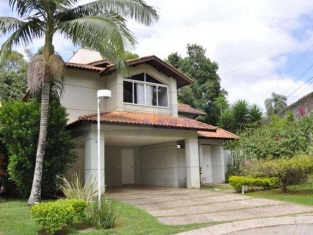 Casa com 3 quartos sendo 2 suítes à VENDA ou LOCAÇÃO na Granja Viana em Condomínio Fechado