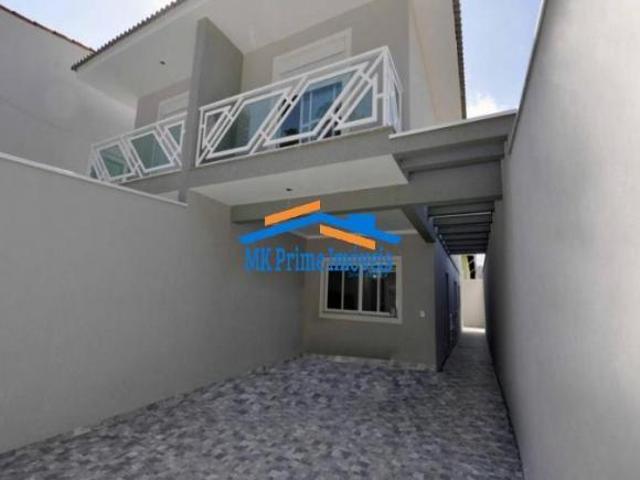 Casa com 3 quartos sendo 2 suítes e 4 vagas de garagem