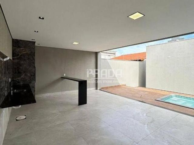 Casa com 3 quartos sendo 2 suítes, piscina Pampulha Uberlândia/MG