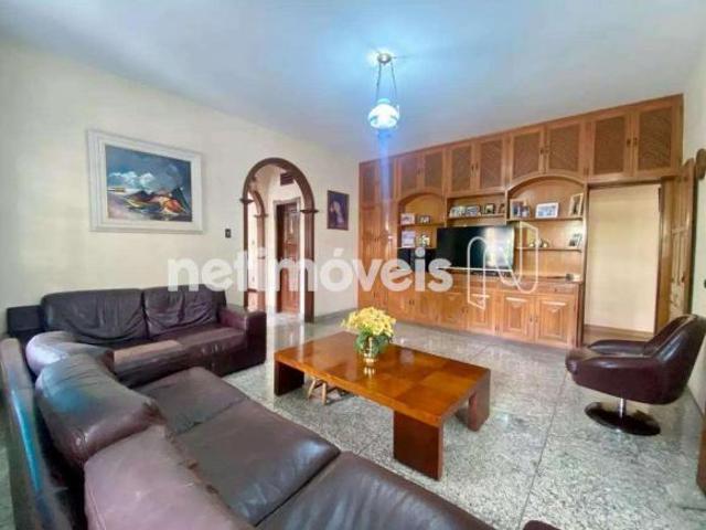 Casa com 3 quartos sendo os 3 suítes No Santa Rosa com 10 vagas de garagem