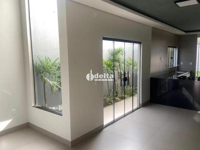 Casa com 3 quartos sendo suíte disponível para venda no bairro Cidade Jardim em Uberlândia MG