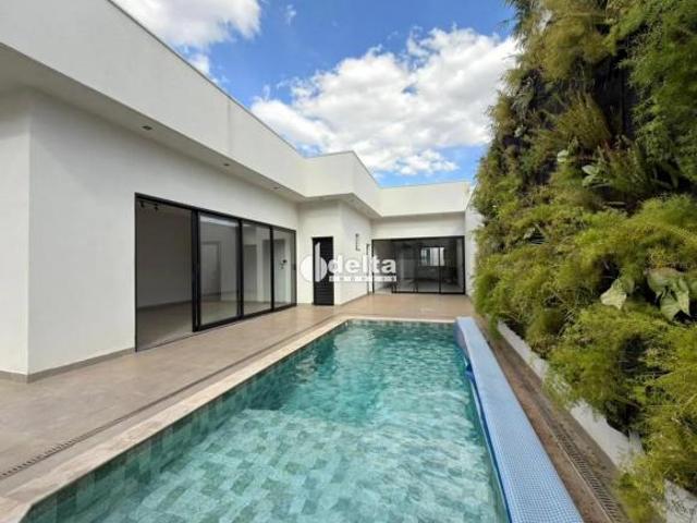 Casa com 3 quartos sendo suíte disponível para venda no bairro Cidade Jardim em Uberlândia MG