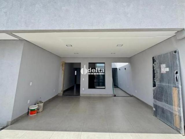 Casa com 3 quartos sendo suítes disponível para venda no bairro Quinta Alto Umuarama em Uberlândia M