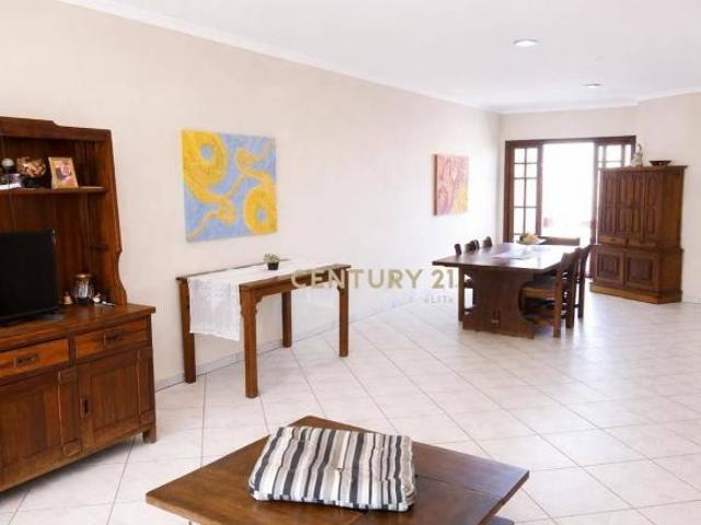 casa com 3 quartos sendo um suíte