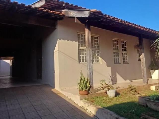 CASA COM 3 QUARTOS SENDO UMA SUÍTE NA REGIÃO NORTE DE LONDRINA