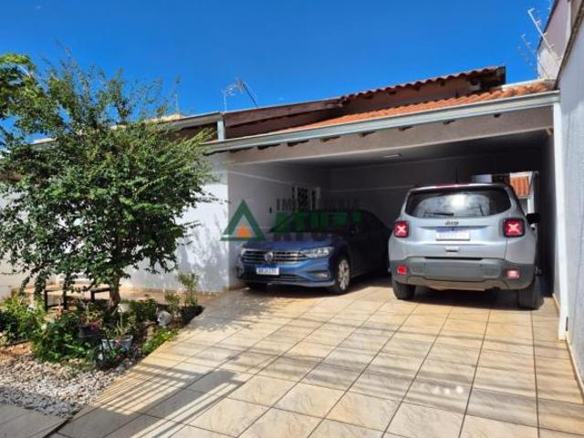CASA COM 3 QUARTOS SENDO UMA SUÍTE A VENDA NA REGIÃO NORTE DE LONDRINA