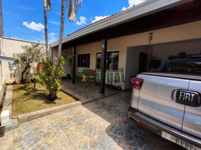 CASA COM 3 QUARTOS SENDO UMA SUÍTE A VENDA NA ZONA SUL