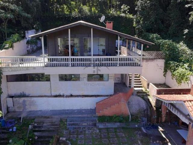Casa com 3 quartos sendo uma suíte condomínio Alpes Da cantareira