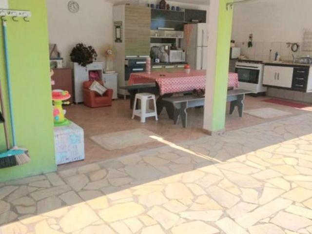 Casa com 3 quartos, sendo uma suíte, excelente localização no bairro Colônia Cruz Vera em Brasópolis