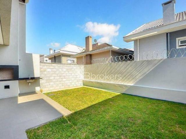 CASA COM 3 QUARTOS, SUÍTE, CHURRASQUEIRA E AMPLO JARDIM!
